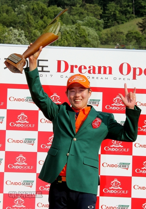 2017 KPGA, 억대 연봉자 18명 늘었다 - 시니어조선 :::: 삶의 정상에 서다! - 골프 > 골프 소식